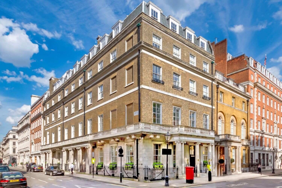 St James's Square London SW1Y 4JS | Office Hunt | No agent fees